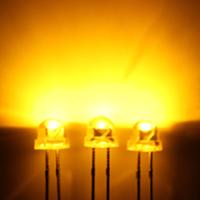 China 5mm 585nm - 595nm Yellow Color 600mcd - 1000mcd 120deg Strawhat Shape Transparent Lens Diode Light for sale