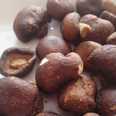 China Vacuum Fried Dried Mushroom Snack 4kg Bulk Healthy Vegetable Chips for Export for sale