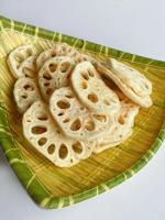 China Low Temperature Vacuum Fried Lotus Root Chips 4kg Bulk Crispy Dehydrated Vegetable Snack for sale