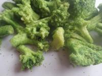China Vacuum Fried Broccoli Snacks 5kg Bulk Healthy Dried Vegetable Crisps 12 Month Shelf Life for sale