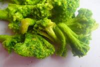 China Vacuum Fried Broccoli Snacks 5kg Bulk Healthy Dried Vegetable Crisps 12 Month Shelf Life for sale