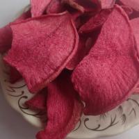 China Vacuum Fried Red Turnip Chips Healthy Vegetable Snack Crispy Red Radish Slices 12 Month Shelf Life for sale