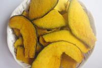 China Vacuum Fried Pumpkin Chips 4kg Bulk BRC Kosher Certified Healthy Nut Snack OEM for sale