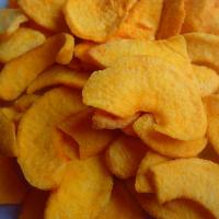 China Wholesale Vacuum Fried Yellow Peach Chips Crispy Healthy Snack 12 Month Shelf Life for sale