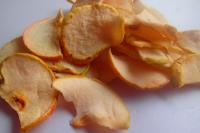 China Wholesale Vacuum Fried Yellow Peach Chips Crispy Healthy Snack 12 Month Shelf Life for sale