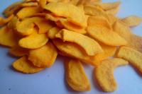 China Wholesale Vacuum Fried Yellow Peach Chips Crispy Healthy Snack 12 Month Shelf Life for sale
