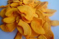 China Wholesale Vacuum Fried Yellow Peach Chips Crispy Healthy Snack 12 Month Shelf Life for sale