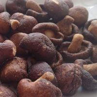 China Wholesale Dried Mini Mushroom Snack Vacuum Fried No Add Color 12 Months Shelf Life for sale