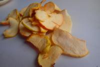 China Semi Soft Fried Apple Slices Broccoli Dried Apple Chips Maltose Syrup for sale