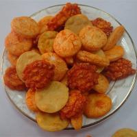 China Crunchy Fried Rice Crackers Glutinous OEM Rice Crispy Cookies - 2 Ton MOQ, 7.5kg Packaging for sale