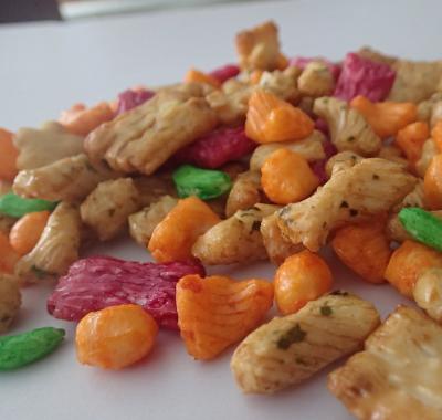 China Organic Glutinous Rice Crackers 7.5kg Bulk Baked Snack Grain Food for sale