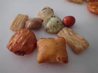 China Wholesale Japanese Mixed Rice Cracker and Peanuts Snack 7.5kg Bulk Low Fat Baked for sale