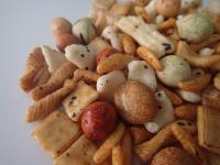 China Wholesale Japanese Mixed Rice Cracker and Peanuts Snack 7.5kg Bulk Low Fat Baked for sale