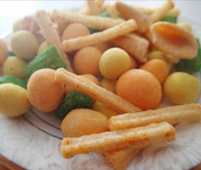 China Gluten Free Chinese Rice Cracker Mix with Nuts 2.5kg Aluminium Bag Crispy Triangle Snack for sale