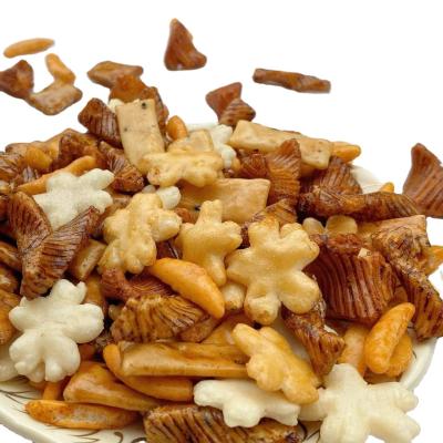 China Glutinous Japanese Rice Crackers Mixed Snack 7.5kg Baked Soy Sauce Flavor for sale
