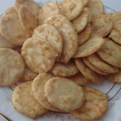 China Baked Rice Cracker Grain Snack 12 Month Shelf Life BBQ Cheese Pizza Corn Flavor OEM for sale