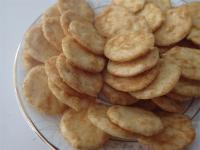 China Baked Rice Cracker Grain Snack 12 Month Shelf Life BBQ Cheese Pizza Corn Flavor OEM for sale