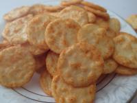 China Baked Rice Cracker Grain Snack 12 Month Shelf Life BBQ Cheese Pizza Corn Flavor OEM for sale