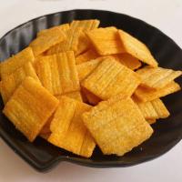 China Crispy Rice Cracker Snack 12 Month Shelf Life OEM Custom Flavors Cheese BBQ for sale