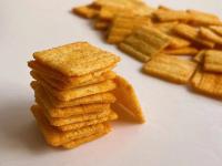 China Crispy Rice Cracker Snack 12 Month Shelf Life OEM Custom Flavors Cheese BBQ for sale