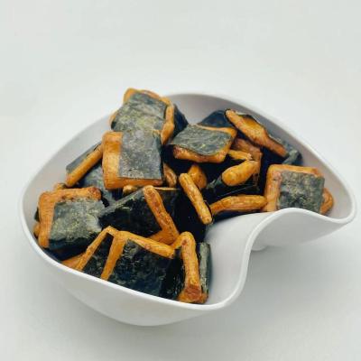 China Non-Fried Seaweed Wrapped Rice Crackers 7.5KG Japanese Style Grain Snacks with 12 Month Shelf Life for sale