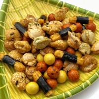 China Japanese Roasted Seaweed Rice Crackers Mixed with Peanuts 12 Month Shelf Life OEM for sale