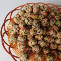 China Peanut Cracker Mix with Colorful Sesame Coating - 2 Ton MOQ, 1 Year Shelf Life in 5kg/10kg Packaging for sale