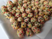 China Peanut Cracker Mix with Colorful Sesame Coating - 2 Ton MOQ, 1 Year Shelf Life in 5kg/10kg Packaging for sale