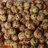 China Peanut Cracker Mix with Colorful Sesame Coating - 2 Ton MOQ, 1 Year Shelf Life in 5kg/10kg Packaging for sale