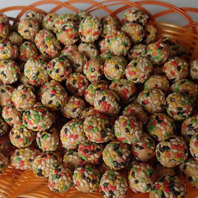 China Honey Sesame Peanut Balls 200g Multi Flavor Crispy Coated Peanut Snack for sale