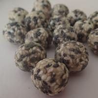 China Baked Black White Sesame Coated Peanuts Crunchy Seaweed Peanut Crackers 10kg for sale