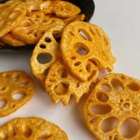 China Vacuum Fried Spicy Crawfish Flavor Lotus Root Chips 10 Months Shelf Life for sale