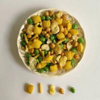China Oriental Mix Nut Snack 5KG Bulk - Broad Beans, Chickpeas, Green Peas & Rice Crackers with BRC & Kosher Certification for sale