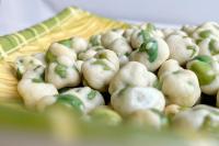 China BRC & OU Kosher Certified Coated Green Peas Snacks - 10kg Bulk, 12 Month Shelf Life, Crunchy Texture for sale