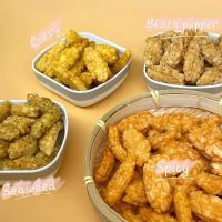 China Crispy Rice Cracker Snack 4 Flavors Seaweed Curry Chili Black Pepper Baked 12 Month Shelf Life OEM for sale