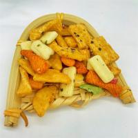 China Mixed Rice Crackers Baked Salty Snack 7.5kg Bulk OEM BRC Kosher for sale