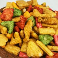 China Korean Style Baked Rice Crackers Salty Snack 7.5kg Bulk OEM All Ages for sale