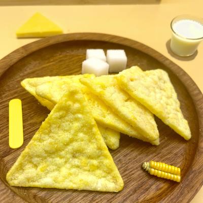 China Gluten Free Triangle Corn Cracker Chips 4.44g Non Fried Artisan Crafted Snack for sale