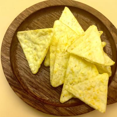 China Gluten Free Oven Baked Crispy Triangle Corn Cracker Chips 4.44g Fat Per Bag for sale