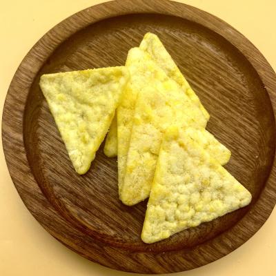China Triangle Corn Cracker Chips Gluten Free Bursting with Natural Corn Taste for sale