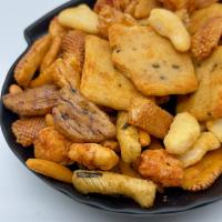 China Hanwei 7.5kg Bulk Fried Rice Crackers Crispy Texture BRC Kosher FDA 12 Months Shelf Life for sale