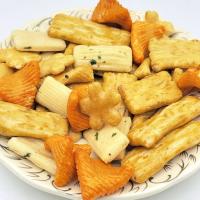 China Crispy Mixed Rice Crackers Asian Savory Snack 500g Bulk Wholesale for sale