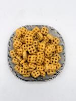 China Rice Cracker Snacks Crispy Flower Shape Puff 100-150 Kcal per Serving 6-12 Month Shelf Life for sale