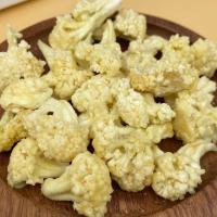 China Vacuum Fried Broccoli Florets 18.5g Protein 16.8g Fiber Crispy Green Vegetable Snack Bulk Supply for sale