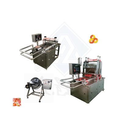 China 1900*900*1620mm Bear Leaves Candy Depositing Machine Gummy Candy Making Machine Multifunctional for sale