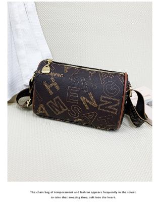 China Vintage Large Capacity Crossbody Shoulder Bag 1980s Retro Style Multi Layer Plating Hardware for sale