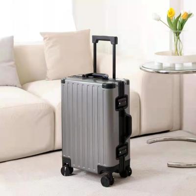 China Aluminum Magnesium Alloy Luggage 26 Inch Metal Suitcase with Aluminum Frame and Telescopic Handle for sale