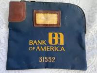 China Vintage Bank Money Bag with Lock Keys 10x8 Inch Waterproof Leather Coin Bill Bag for sale