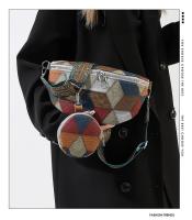 China Retro PU Crossbody Bag for Women 27x14.5x10cm Adjustable Shoulder Strap Mobile Phone Bag for sale