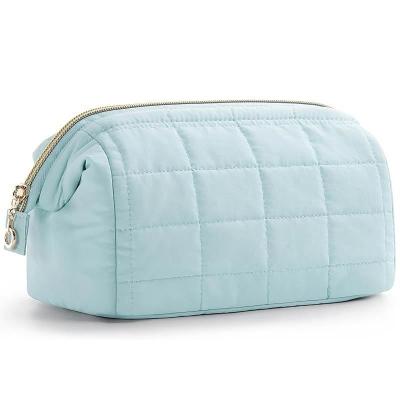 China Custom Puffy Cosmetic Pouch Bag Soft Durable Travel Organizer 8x6 Inch for sale